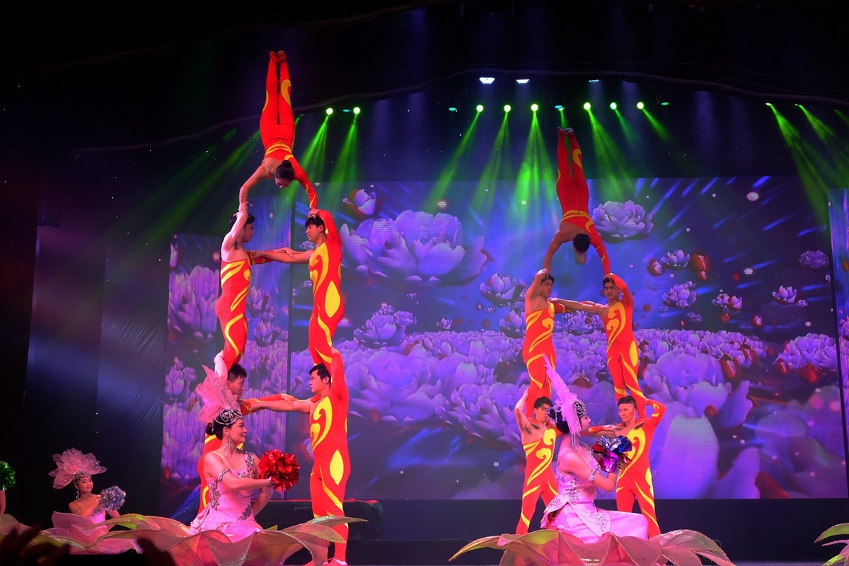 Beijing Acrobatic Show-Lily Sun China Tours